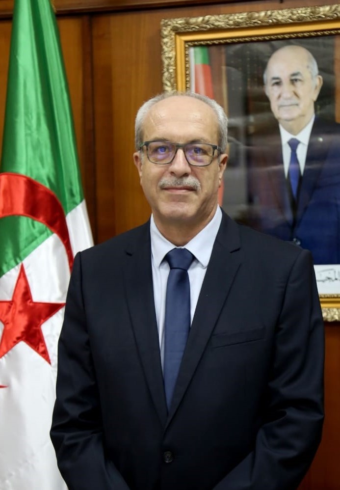 Biographie du Ministre - Ministère de la Poste et des Télécommunications